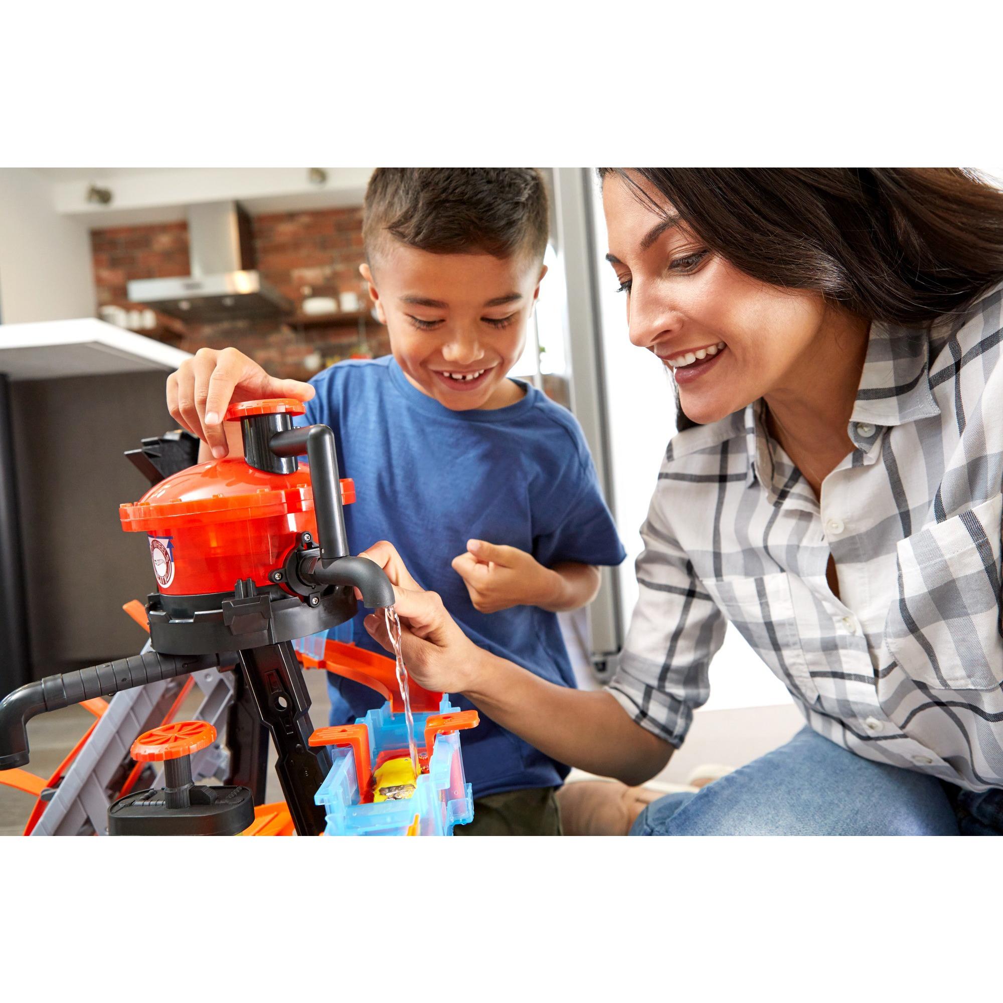 Hot Wheels Ultimate Gator Car Wash Play Set with Color Shifters Car | US2DK